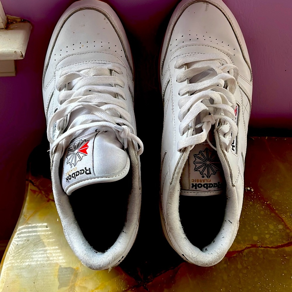 Reebok Men Classic Leather Sneaker Size 9 Gently Worn - Gem